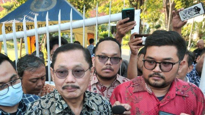 Didampingi LBH, Prof Bus Surati Rektor Unair Tanyakan Soal Alasan ...