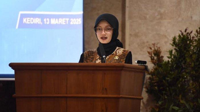 Vinanda Wali Kota Kediri Sampaikan Rancangan Awal RPJMD dan LKPJ 2024 dalam Rapat Paripurna DPRD ...