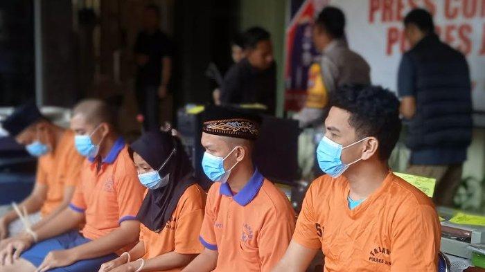 Polisi Gulung Lima Orang Anggota Sindikat Pemalsu SIM di Kabupaten ...