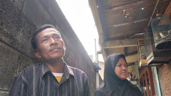 Tangis Sutrisno Tak Terbendung Saat Bopong Anaknya ke Makam yang Tewas ...