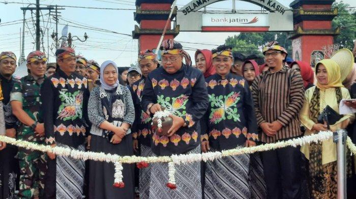 Ribuan Warga Padati Stan Bazar Blitar Djadoel 2024 di Kota Blitar ...