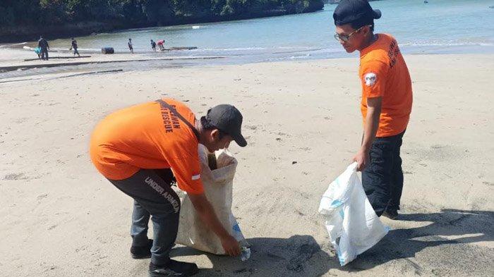 Aksi World Clean Up Day 2022, Puluhan Komunitas di Tulungagung ...