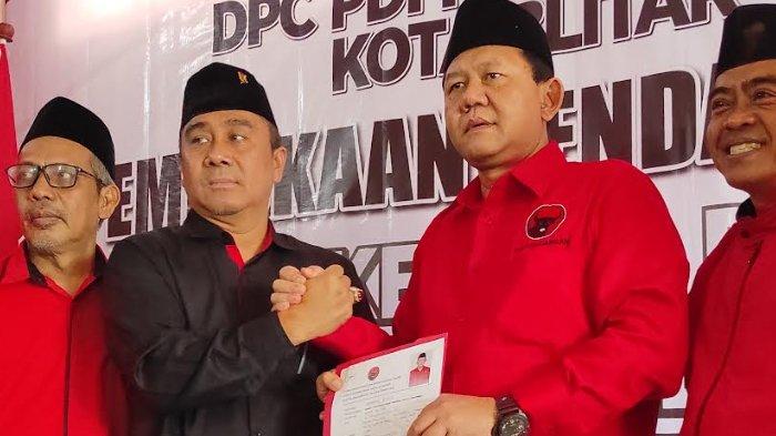 Bambang Kawit Jadi Orang Pertama yang Kembalikan Formulir Pendaftaran ...