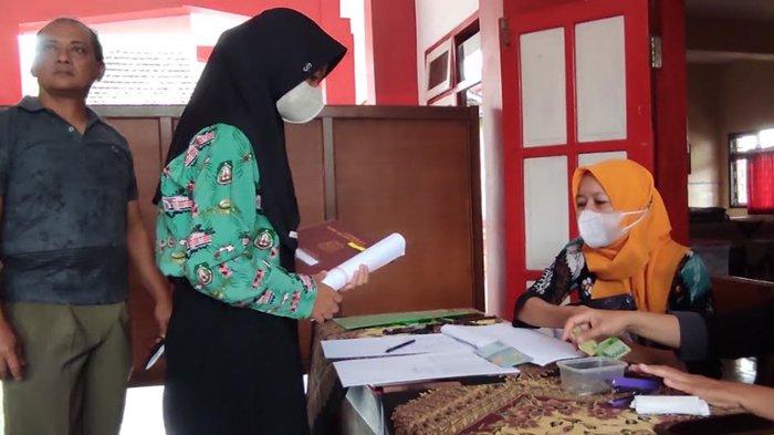 Bantuan Kain Seragam Gratis Mulai Dibagikan ke Siswa di Kota Blitar - Tribunmataraman.com