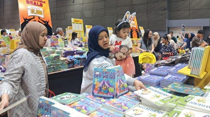 Big Bad Wolf Surabaya 2025 Dibuka, Pengunjung Antusias Berburu Buku Anak Impor - Tribunmataraman.com