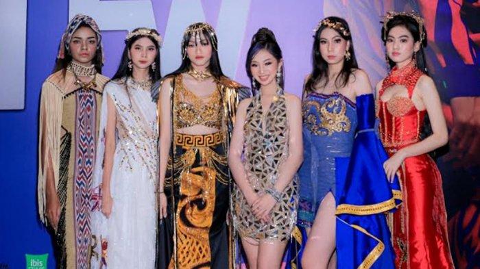 Desainer Muda Angeline Wong Luncurkan Karya Busana Terbaru, Gambarkan ...