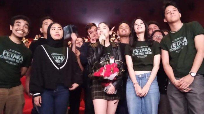 Film Petaka Gunung Gede, Adaptasi dari Kisah Nyata Pendakian Anak Muda ...