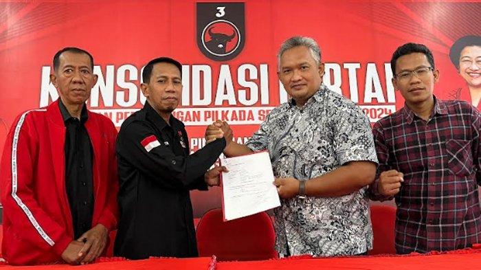 dr Ari Purnomo Adi Serahkan Berkas Pendaftaran Bacawabup ke PDIP ...