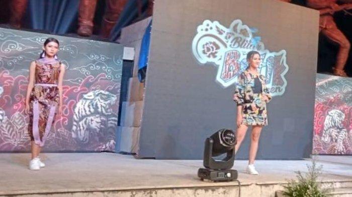 Meriah, Fashion Show di Penutupan Festival Batik Blitar Keren Dihadiri ...