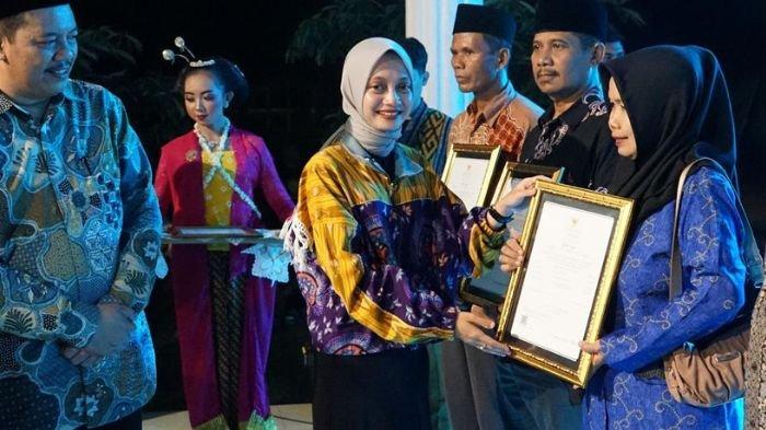 Dukung UMKM Lokal, Wali Kota Kediri Luncurkan Omah Halal di Festival Halal 2025 ...