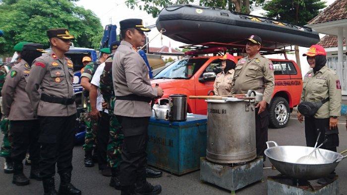 Antisipasi Bencana Hidrometeorologi, Forkopimda Tulungagung Gelar Pasukan dan Alat Pertolongan ...