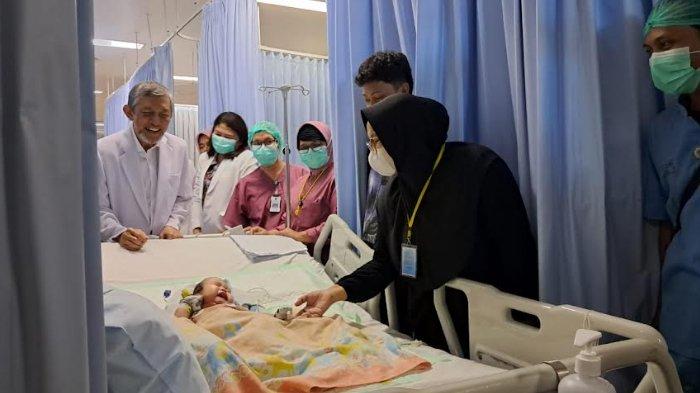 RSUD dr Iskak Tulungagung Terus Memantau Kondisi Bayi Kembar Siam Pascaoperasi - Tribunmataraman.com