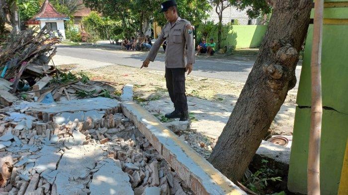 Breaking News: Kuli Bangunan Tewas Tertimpa Balok Beton saat Membongkar Bangunan Sekolah ...