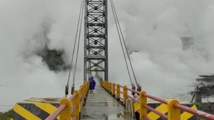 Jembatan Gondoruso di Pasirian Lumajang Putus Diterjang Banjir Lahar Dingin Dari Gunung Semeru ...