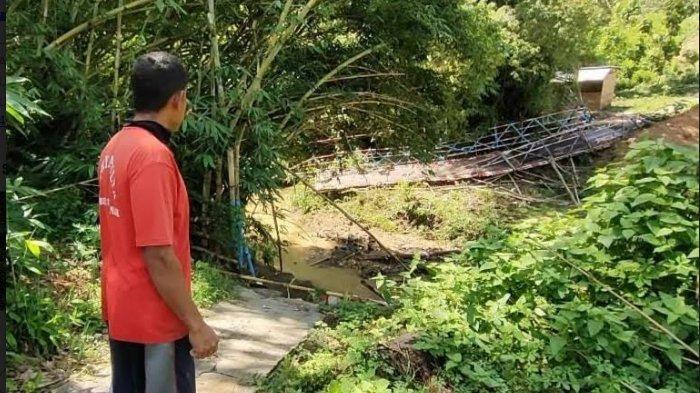Jembatan Darurat Penghubung 2 Dusun di Kademangan Blitar Roboh Diterjang Banjir ...