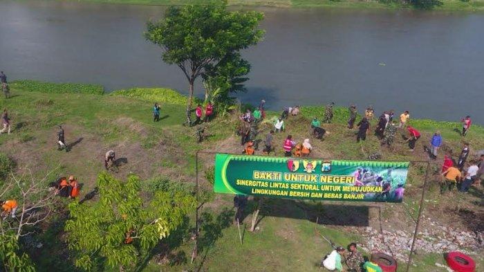 TNI Gelar Karya Bhakti di Kota Kediri dan Bersihkan Bantaran Sungai ...