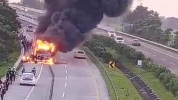 Bus Pahala Kencana Terbakar di Tol Jombang-Mojokerto, Begini Kronologi Lengkapnya ...