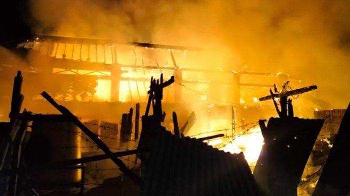 BREAKING NEWS - Pabrik Spons di Driyorejo Gresik Terbakar Hebat, Penyebab Belum Diketahui ...