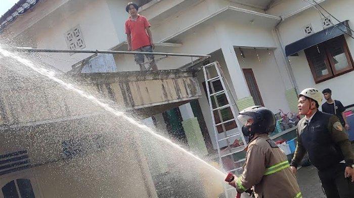 Toko Bangunan di Karanggayam Srengat Blitar Terbakar, Kerugian Capai Rp 50 Juta ...