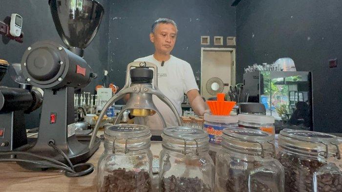 Kopi Demit, Kedai Modern Pertama di Pare yang Tetap Bertahan dengan ...