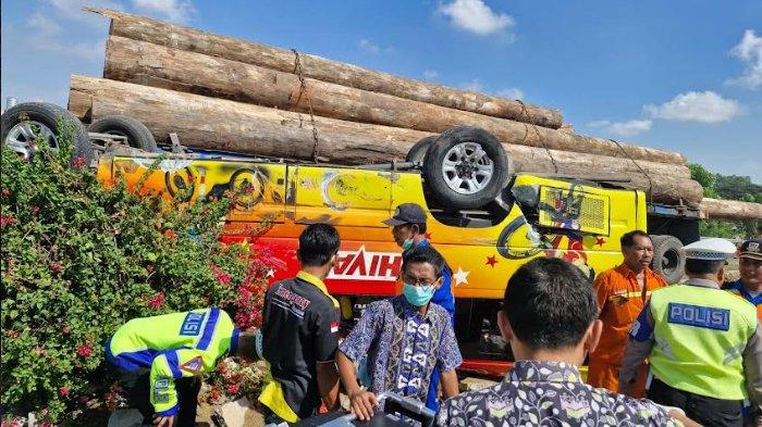 Kronologi Kecelakaan Maut di Tol Kebomas Gresik Antara Isuzu Elf dan Truk Bermuatan Kayu ...