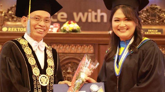Sosok dan Sederet Prestasi Maria Apriliani Gani, Meraih Gelar Doktor ...