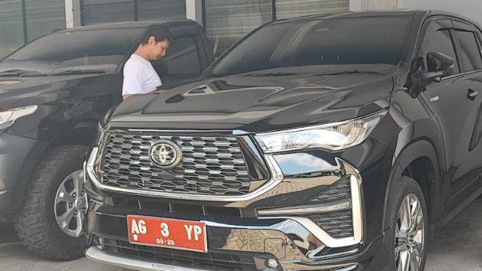 Para Pimpinan DPRD Trenggalek Dapat Mobil Dinas Innova Zenix 2.0 ...