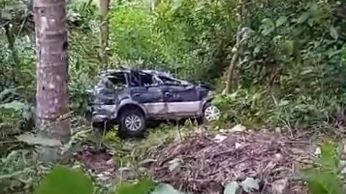 Mobil Rombongan Pengantin Terjun ke Jurang 50 Meter di Panggul ...