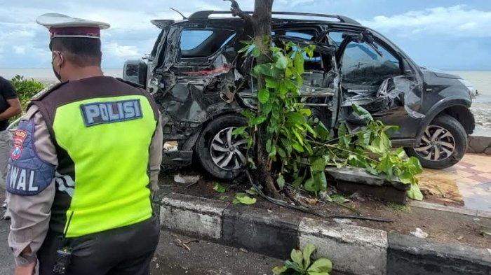 Sopir Truk Kabur Setelah Menabrak Mobil Toyota Rush Hingga Hancur, Korban Kejar Pelaku Sampai ...