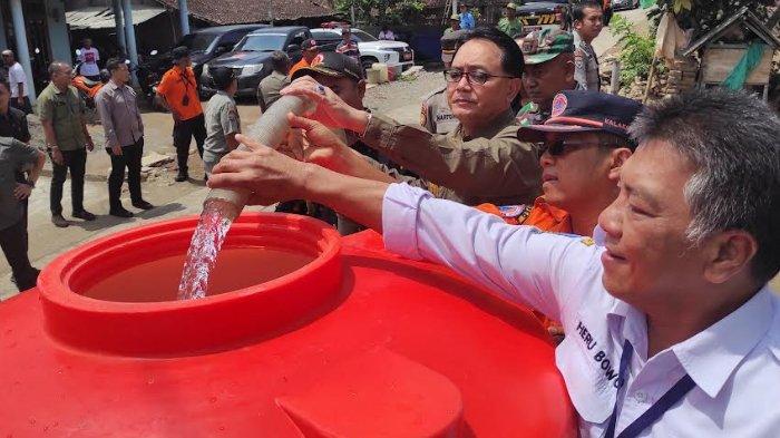 Pemkab Blitar Kembali Salurkan Air Bersih kepada Warga Terdampak Bencana Kekeringan ...