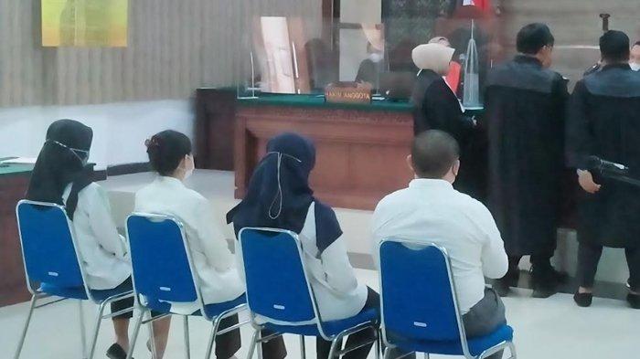Empat Orang Pimpinan PT Afi Farma Kediri Mulai Disidang di PN Kota ...