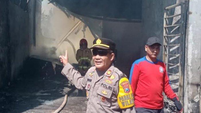 Situasi Terkini di Lokasi Kebakaran Pabrik Spons di Driyorejo Gresik - Tribunmataraman.com