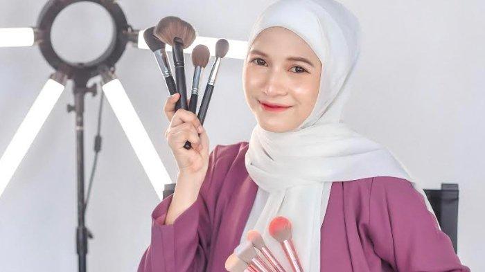 SOSOK - Belajar Make Up Dari Youtube, Intan Noviasari Jadikan Profesi ...
