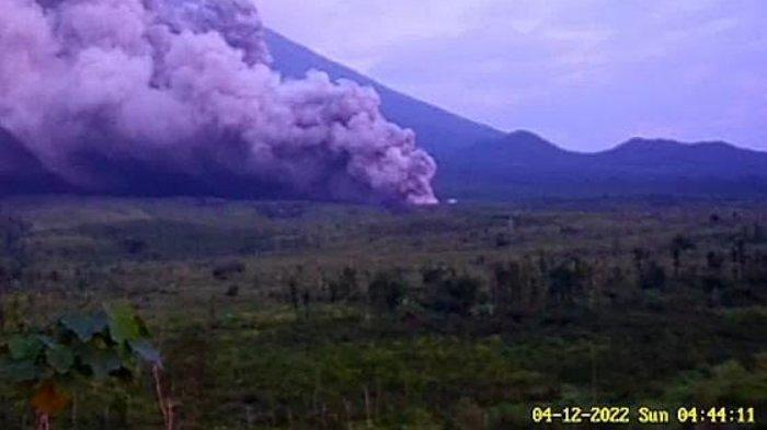 Status Gunung Semeru Dinaikkan Jadi Awas Level 4 - Tribunmataraman.com