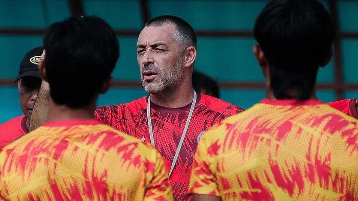 Arema FC Masih Percaya Pada Pelatih Ze Gomes, Tapi Tetap Beri Ultimatum ... Arema FC Masih Percaya Pada Pelatih Ze Gomes, Tapi Tetap Beri Ultimatum ...