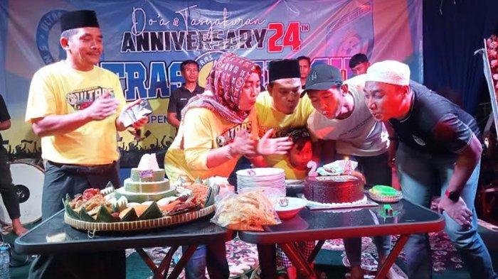 Di Ulang Tahun Ultras Gresik, Pelatih Gresik United Minta Maaf Gagal ...