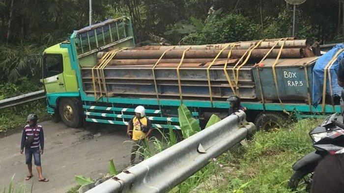 Truk Tronton Terjebak di Tikungan Samping Tebing Jurang di Trenggalek, Butuh 21 Jam Untuk ...