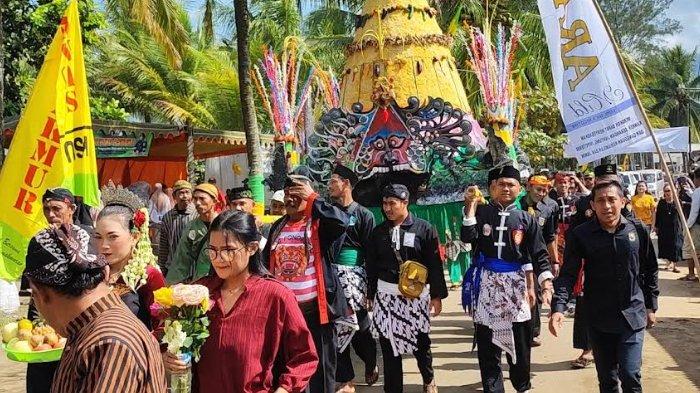 Syukuri Melimpahnya Hasil Tangkapan Ikan, Nelayan Munjungan Trenggalek ...