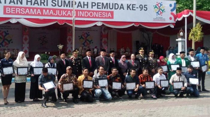 Peringati Sumpah Pemuda ke-95, Pj Bupati Tulungagung Tebar Penghargaan ke Organisasi Kepemudaan ...