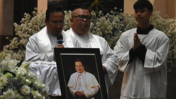 Gereja Beberkan Kondisi Kesehatan Uskup Surabaya Mgr Vincentius Hingga ...