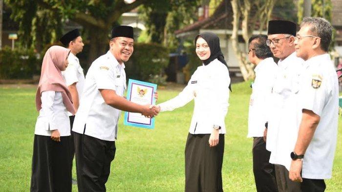 Vinanda Wali Kota Kediri Serahkan SK Kenaikan Pangkat Bagi 297 ASN Pemkot Kediri ...