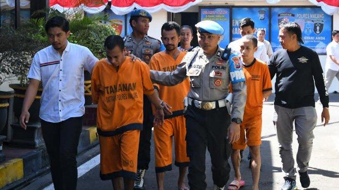 3 Pelaku Pengeroyokan Mahasiswa Unitri Hingga Tewas Dihadirkan di ...