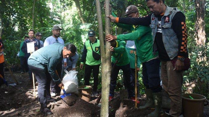 Wali Kota Bersama Komunitas Scooterist Kediri Raya Tanam Pohon di Sumber Cakarsi ...