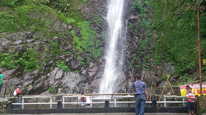 Meski Curah Hujan Tinggi Air Terjun Sedudo Tak Ditutup Untuk Wisatawan ...
