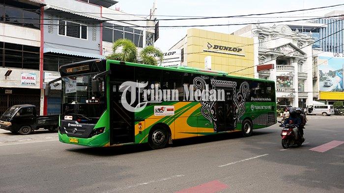 Berita Foto: Belum Terima Gaji Selama Dua Bulan, Supir Bus Trans Metro ...