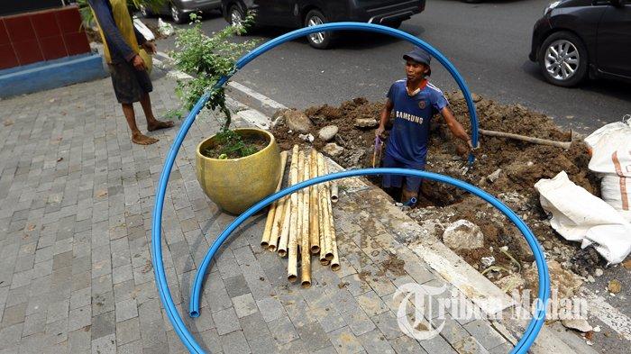 Berita Foto: Galian dan Pemasangan Kabel Fiber Optik PT PGASCOM di ...