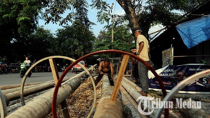 Pedagang Batang Pinang di Jalan Denai Ketiban Untung Jelang HUT Ke-78 ...