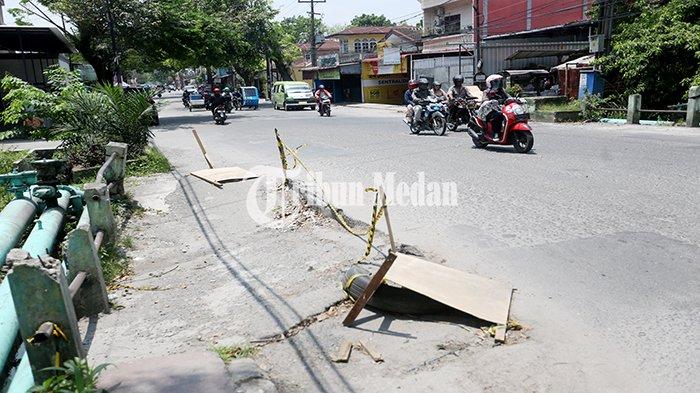 Berita Foto: JEMBATAN Amblas di Jalan Gaperta Ujung Gegara Mobil Tonase ...