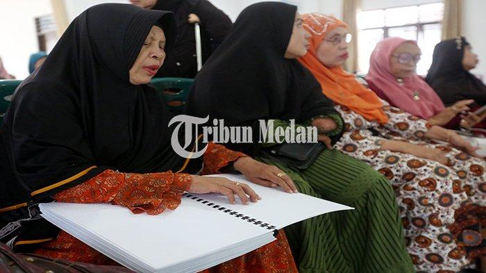 Berita Foto: TADARUS Al-Quran dan Tausiah, Puluhan Tunanetra di Medan ...