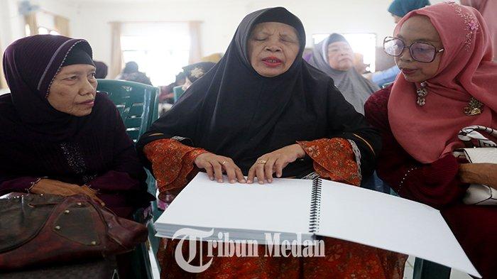 Berita Foto: TADARUS Al-Quran dan Tausiah, Puluhan Tunanetra di Medan ...